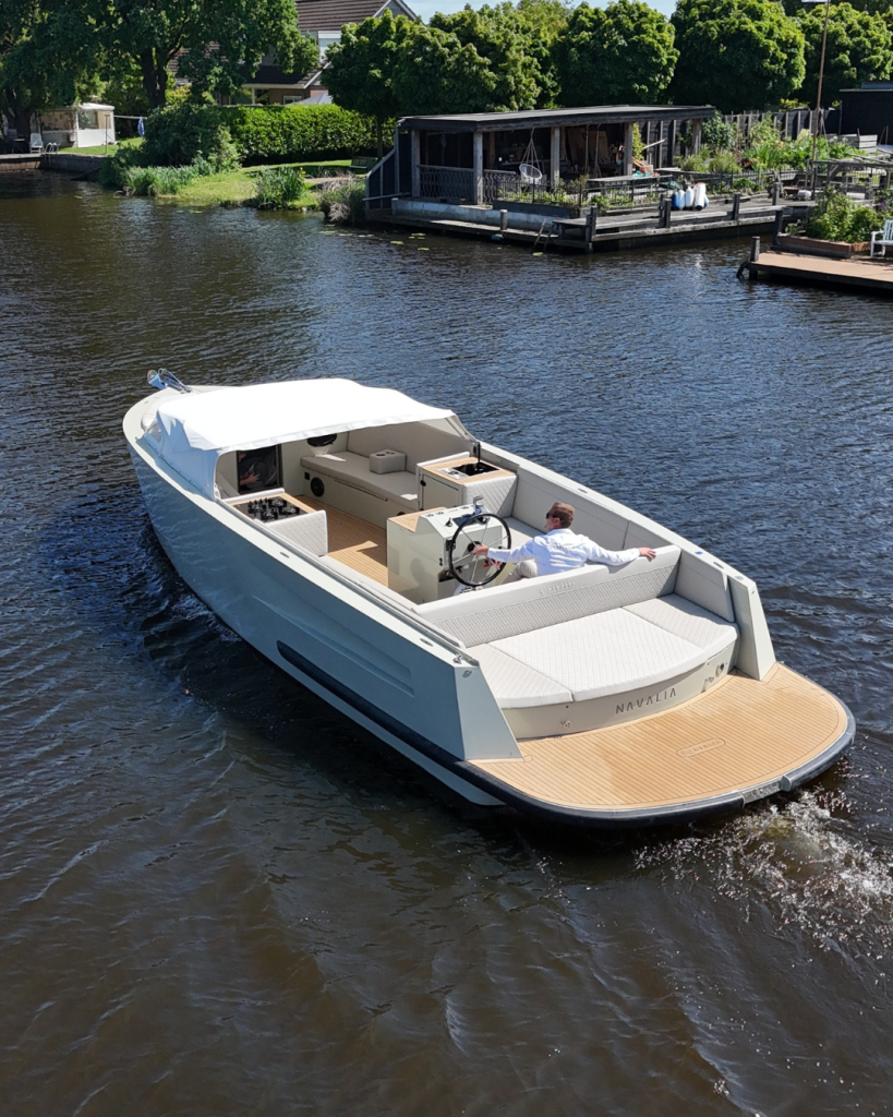 Uit voorraad leverbaar Navalia Tender 1050 met 350 pk - Navalia